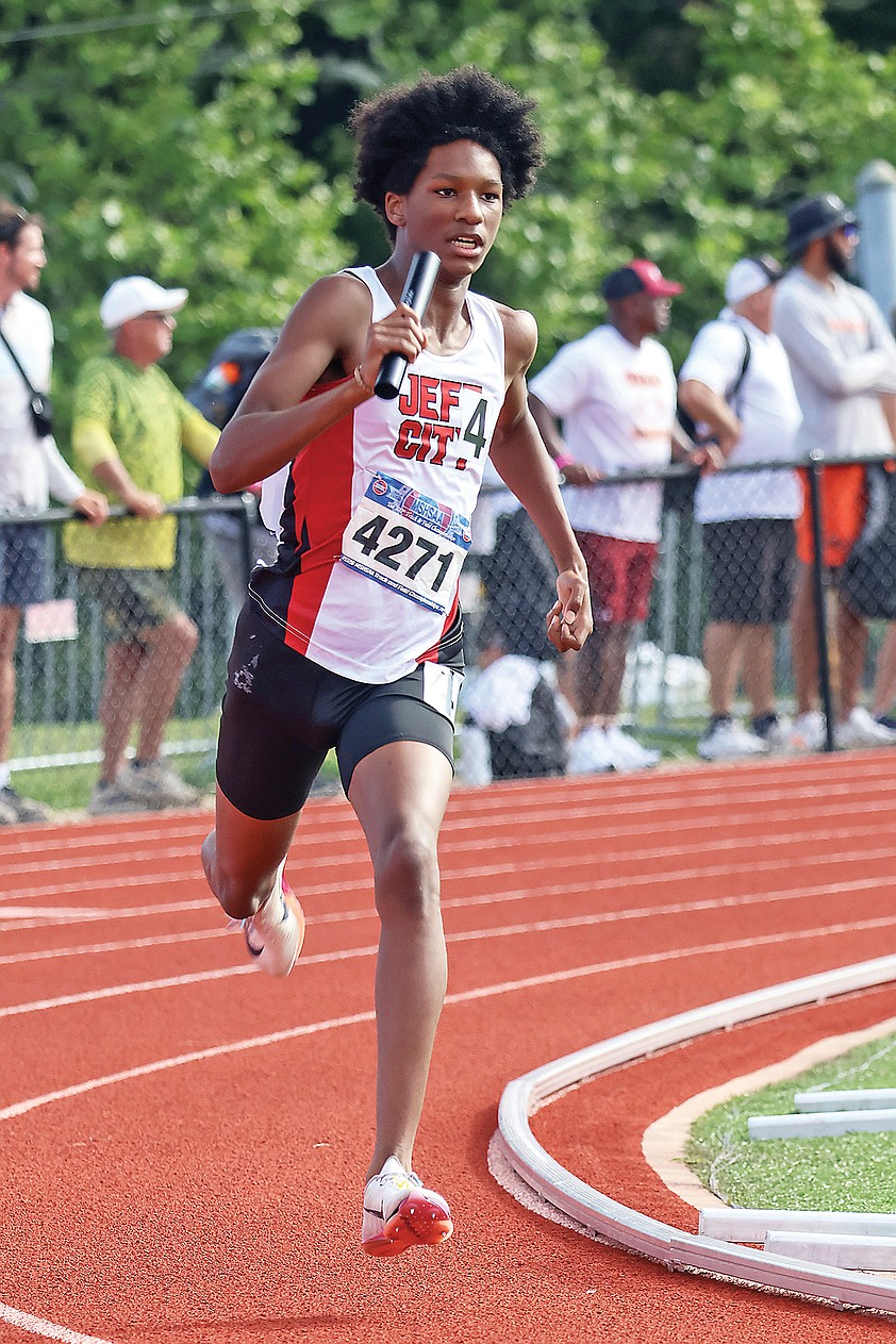 Jefferson City boys track seals team trophy with strong finish in 4x400 ...