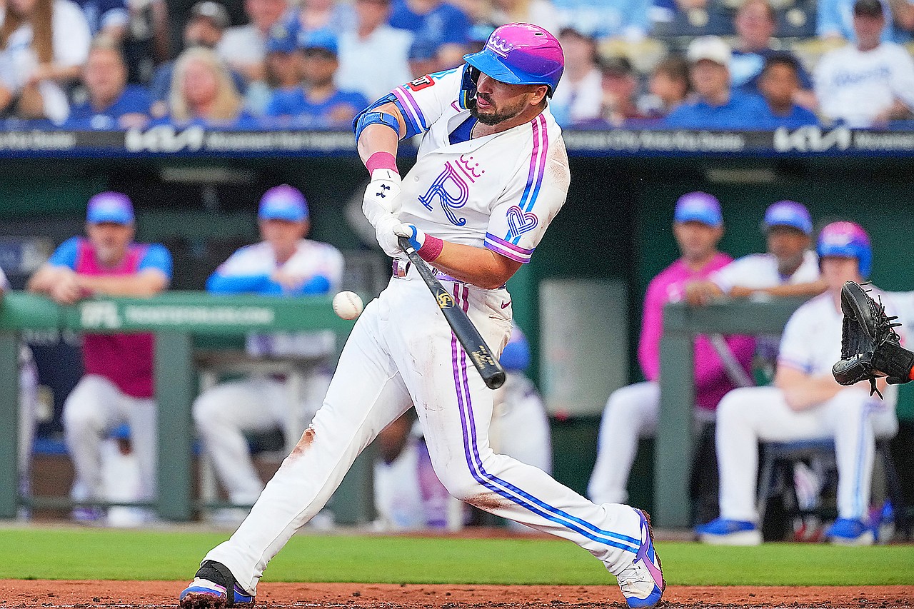 Royals’ Pasquantino exits game vs. Astros with hand injury | Jefferson ...