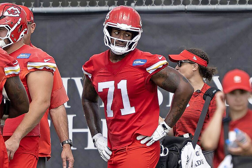 Press Box: Simmons more fit, leaner and big key to Chiefs’ offensive ...