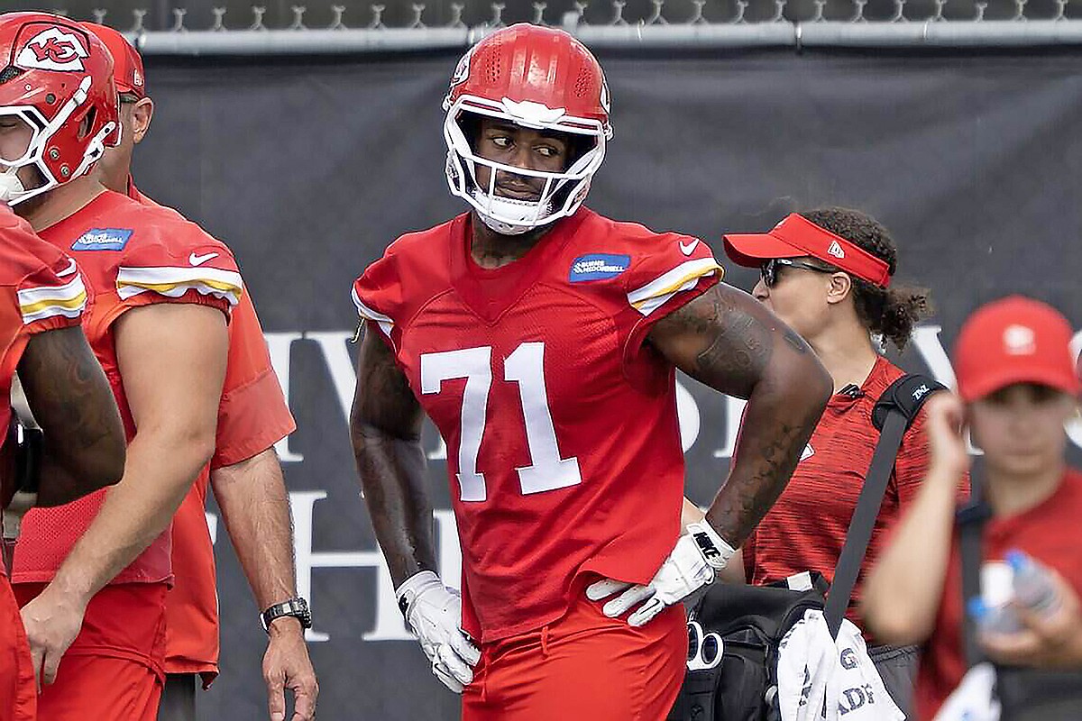 Press Box: Simmons more fit, leaner and big key to Chiefs’ offensive ...