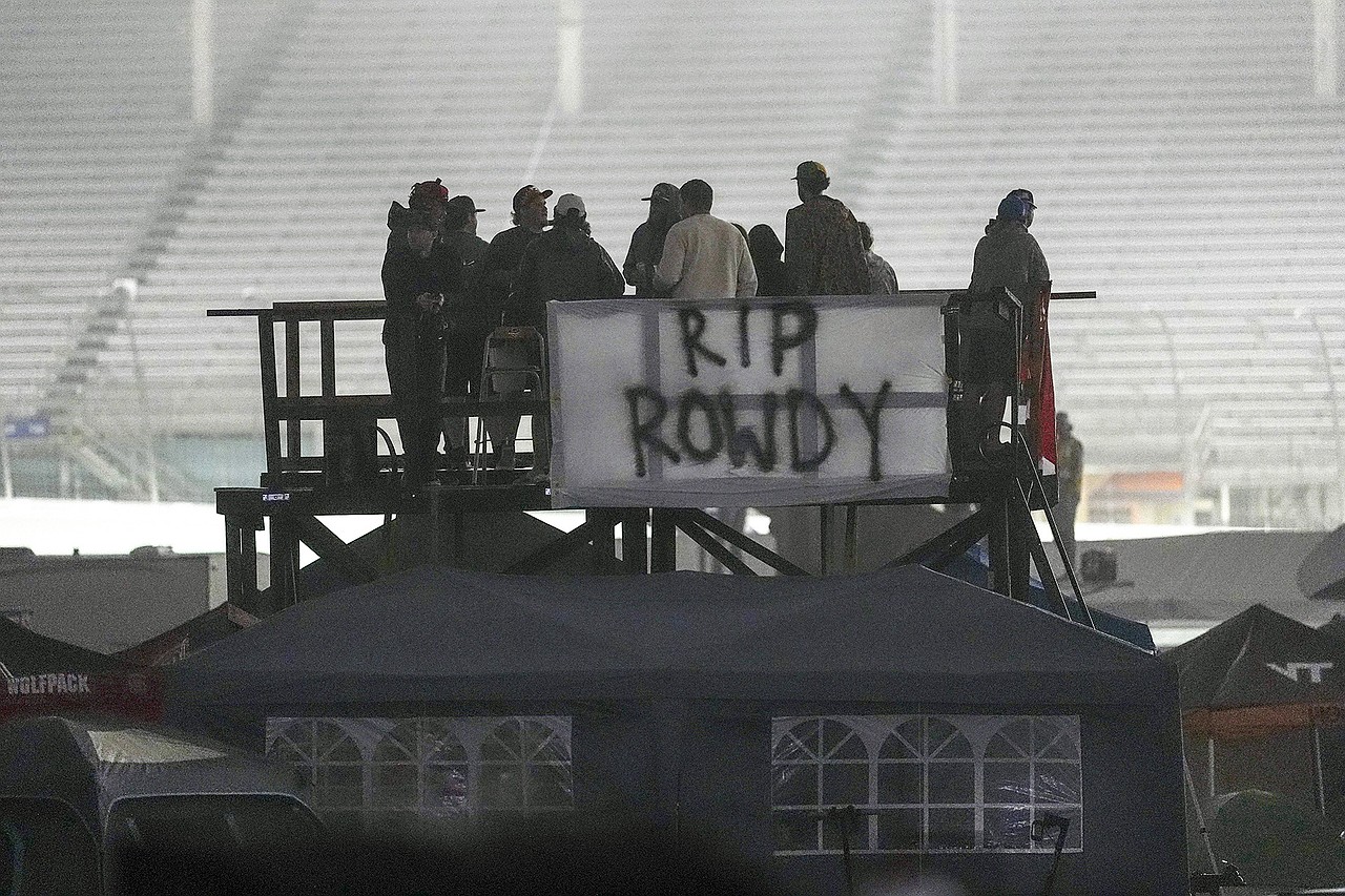Organizers, fans pay tribute to Kyle Busch at Indy 500, Coca-Cola 600 ...
