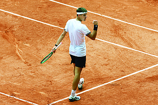 Zverev reels in Mensik, books French Open final with Cobolli ...