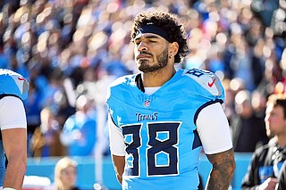 Chiefs reunite with Sneed on one-year-deal | Fulton Sun