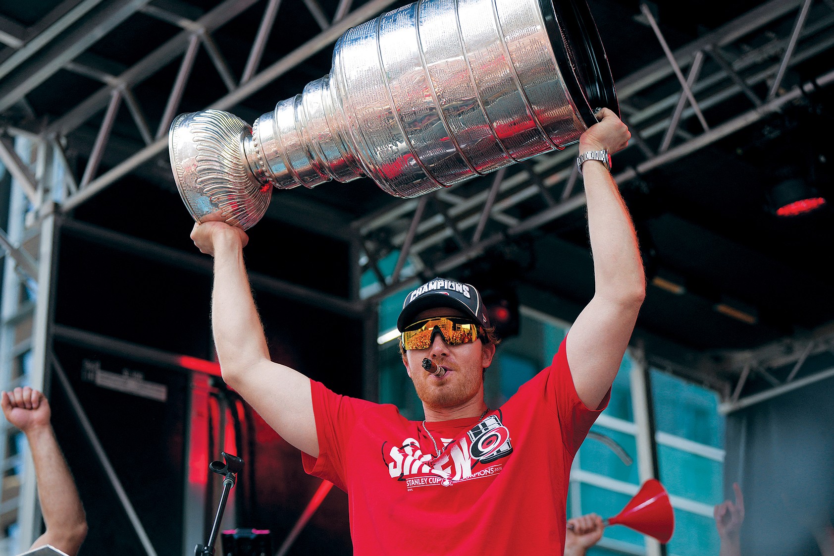 Canes’ raucous Cup parade draws estimated 150,000 fans | Jefferson City ...
