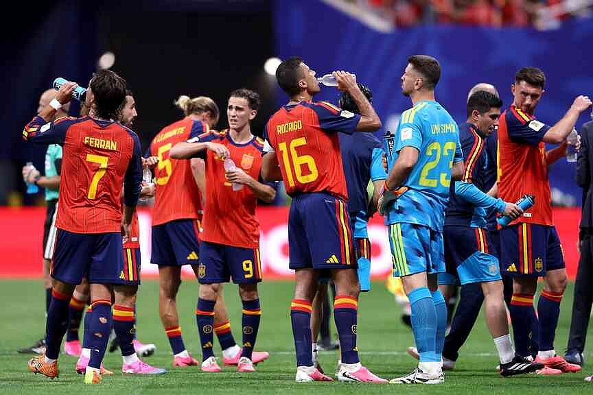 Fox versus Telemundo: How hydration breaks and commercials are ...