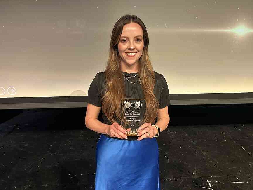 Menges wins Teacher of the Year award | Jefferson City News Tribune