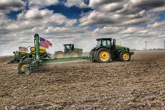 Missouri corn farmers squeezed by price spikes for fertilizer, diesel ...