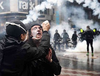 Father of child pepper-sprayed during Seattle BLM protest settles ...