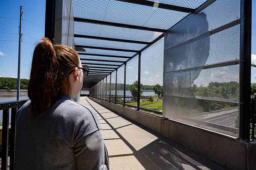 Parks adds panels to Bicentennial Bridge | Jefferson City News Tribune
