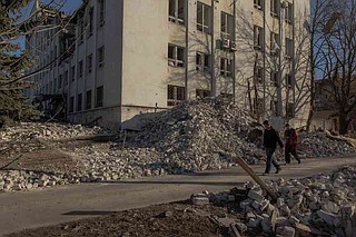 Putin’s glide bombs turning Ukraine’s fortress city into rubble ...